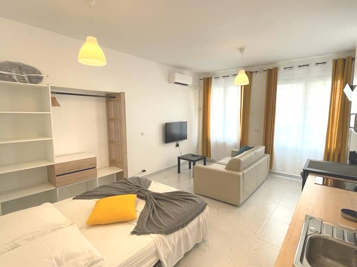 Studio Avec Clim, Tram/plage 5 Min – Calme/confort - Nicea