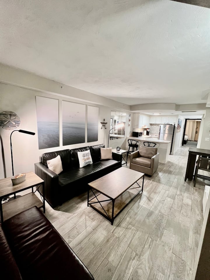 Oceanfront Retreat In Daytona Beach With Balcony! - Ormond Beach, FL