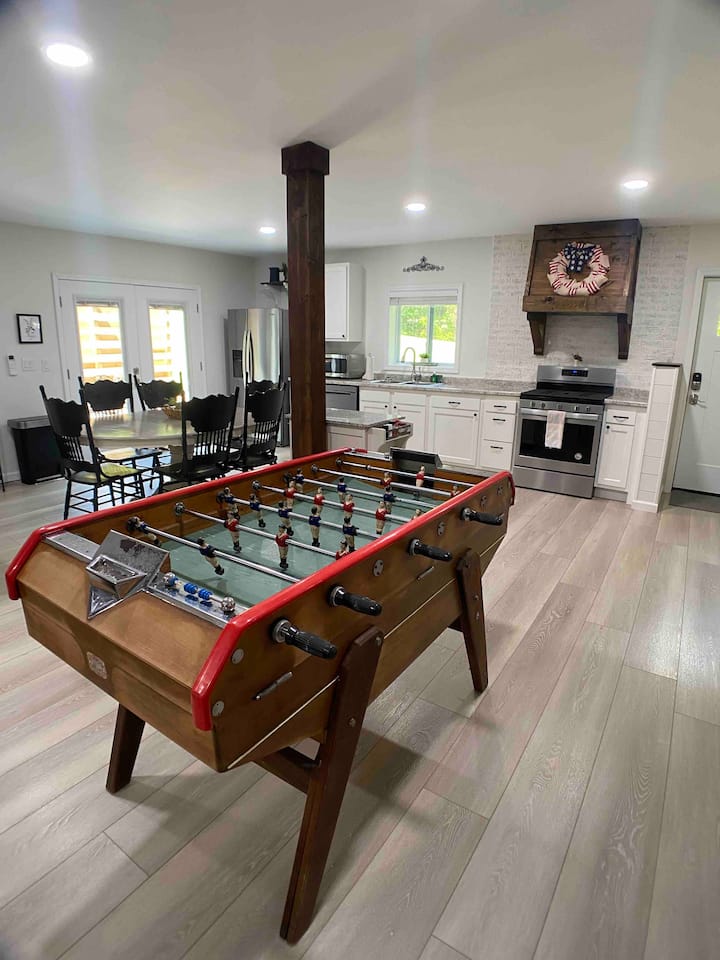 New Private 2br/2ba Home With Hot Tub And Foosball - Hendersonville, NC