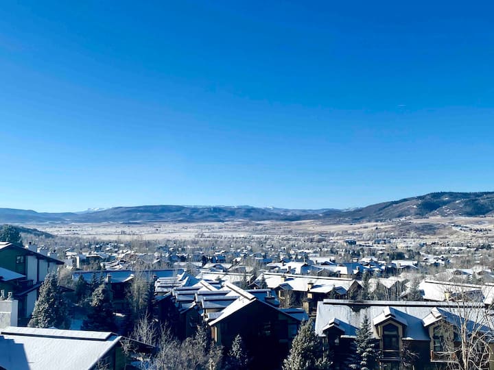 Top Floor Slopeside Retreat With Incredible Views - Steamboat Springs, CO