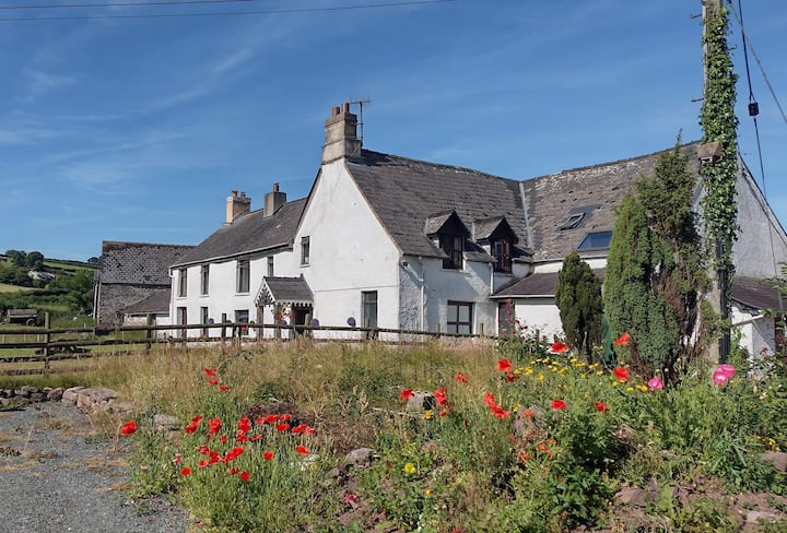Spacious Rustic Country Cottage Groups, Families - Brecon