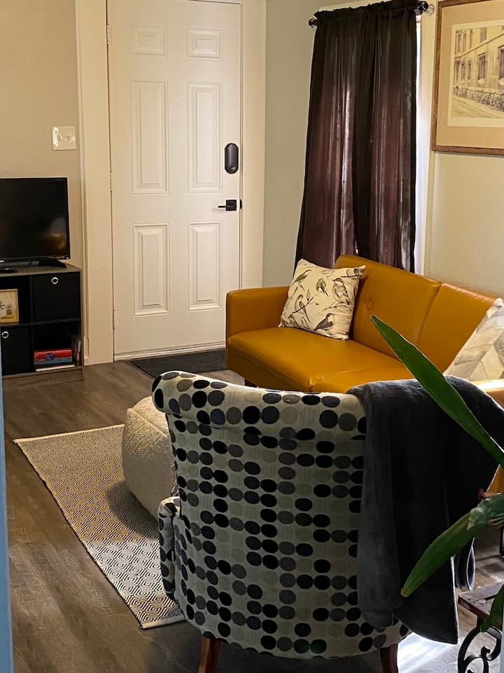 Carriage House Studio - Temple, TX