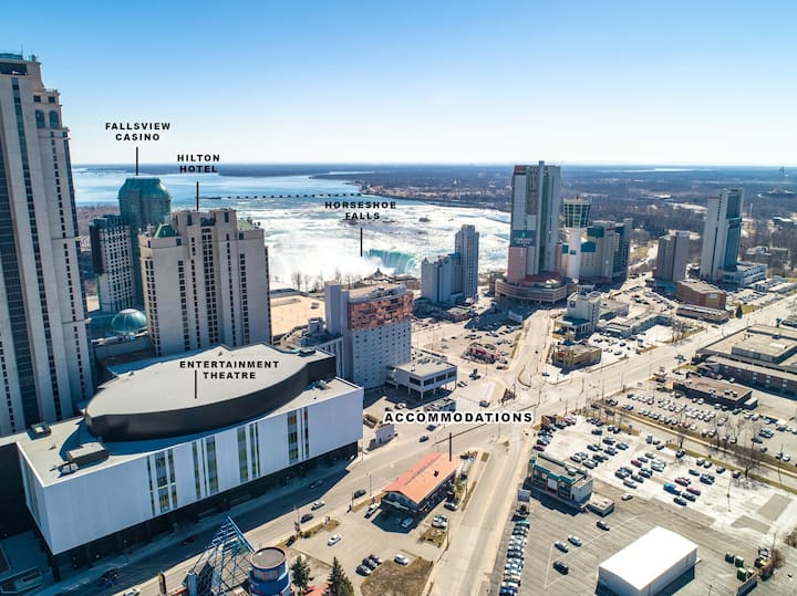 5 Min Walk To The Falls Canada 20 Guest Unit!! Modern, - Niagara Falls