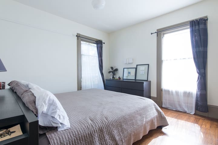 Beautifully Restored Oakland Victorian Home - Berkeley, CA