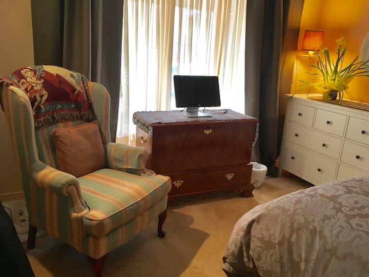 Bright Bedroom For Two - One Bus To Town Centre - Gatineau