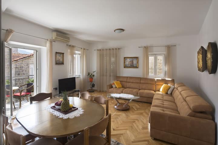 Lovely Apartment In The Center Of Old Town Budva. - Budva