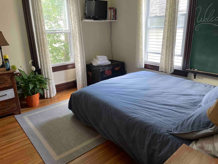 A Cozy, Quiet Room In The Heart Of Rochester. - Rochester, NY