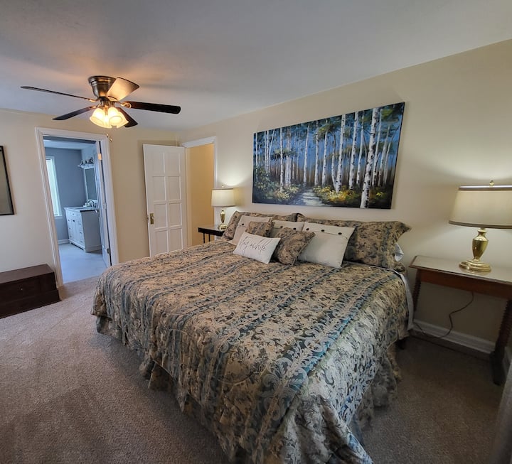 Comfy & Clean, King, Queen & Full Beds! - South Bend, IN