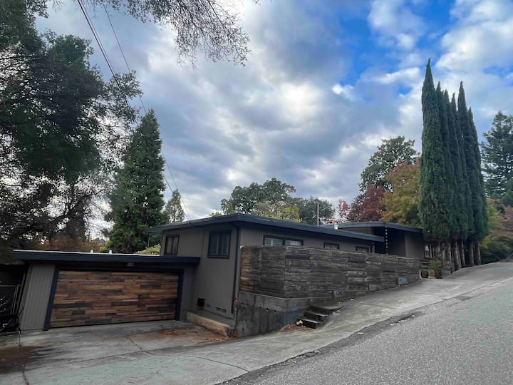 "Canyonesque" Mid-century Modern: Hike/mt. Bike - Auburn, CA