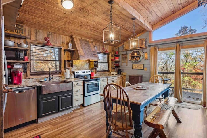 1 Mile To Downtown Gatlinburg-hot Tub-pool - Gatlinburg, TN