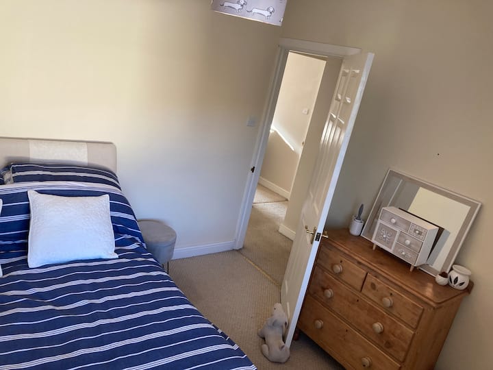 One Of Two Double Rooms In Cosy Cottage (Rear) - Llangollen