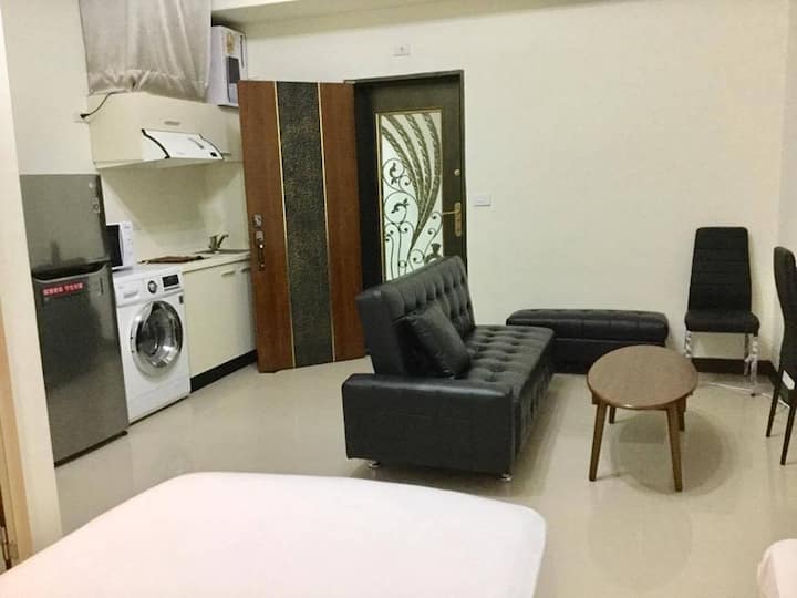 101附近心誠飯店式套房，緊鄰捷運站，電梯24小時家庭號大套房三床，四人廚房wi-fi乾濕分離浴室 - Taipei