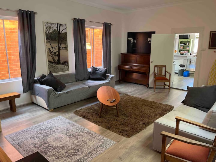 Sunlit Bedroom. Your Own Bathroom. Balcony. - Bondi Beach