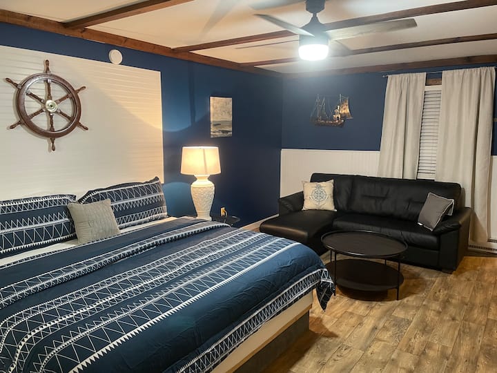 Captain’s Quarters Lodge Room - Jim Thorpe, PA