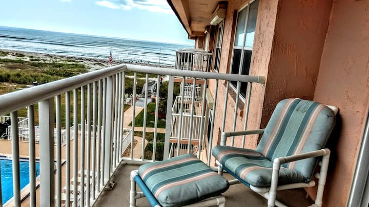 Beach, Tranquility & Walking Distance To Downtown - Cocoa Beach, FL