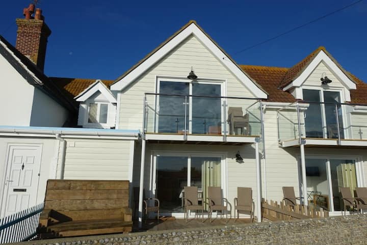 Fantastic Seafront Beach House  Sleeps Up To 8 - Selsey