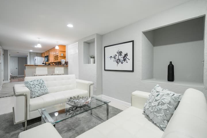 **Amazing Location W/ Spacious Open Floor Plan ** - Washington, DC