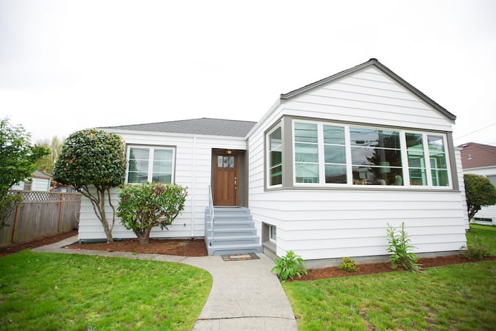 Retreat And Alki Beach - Bainbridge Island, WA