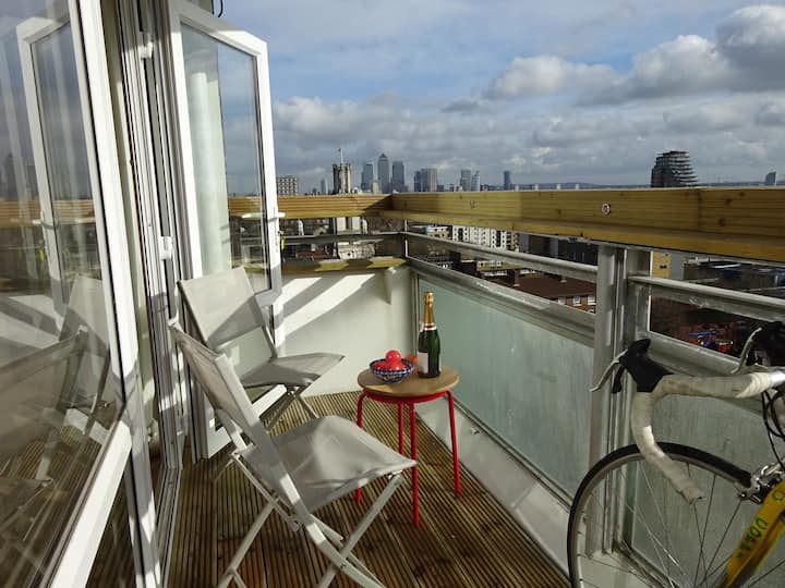 Modern Spacious Apartment Near The Tower - London