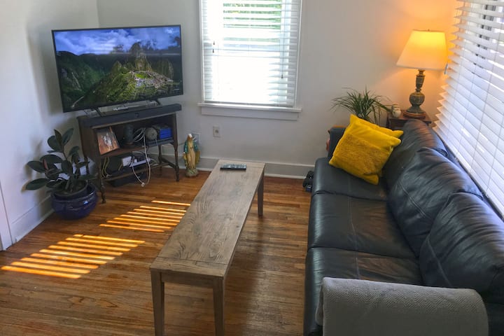 Cute Little Cottage - Downtown & Cultural District - Lawrence, KS