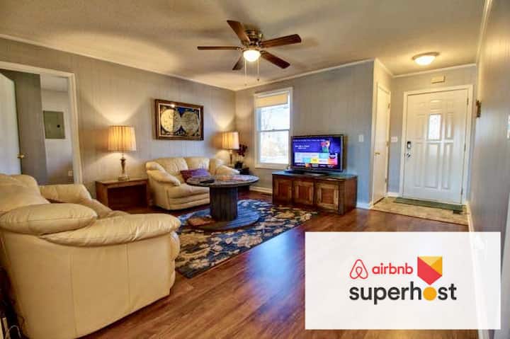 ♚King Bed Center Of Clarksville 3br 1.5ba - Clarksville, TN