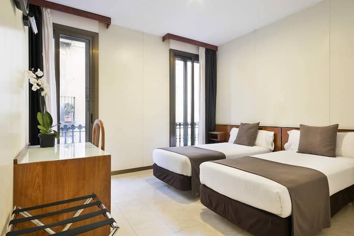 Twin Room Next To The Ramblas Of Barcelona - Barcelona