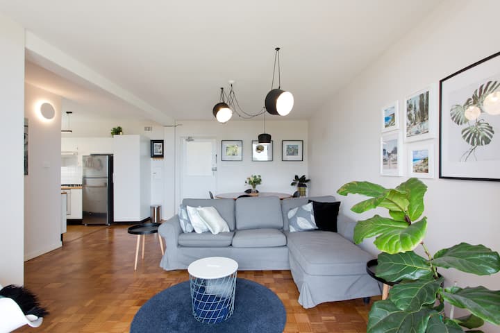 Apartment On The Beach
(Stra6011jfxah2s4) - Australia
