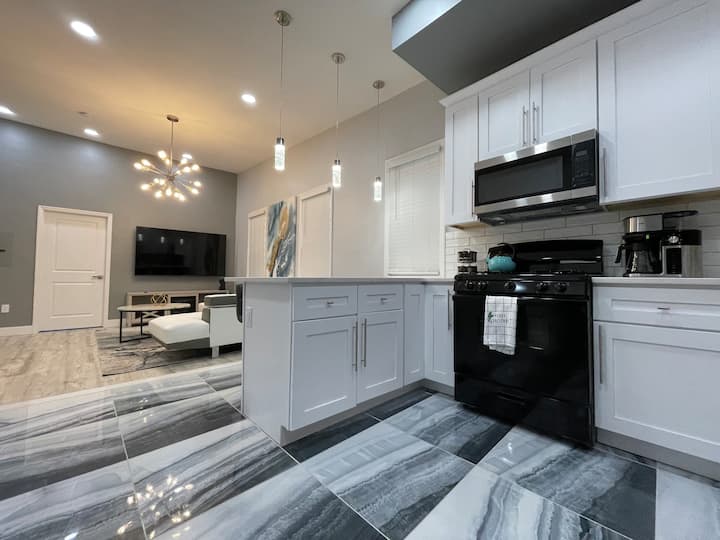 Beautiful 4 Bedroom Apartment Fully Renovated!!!!! - West New York, NJ