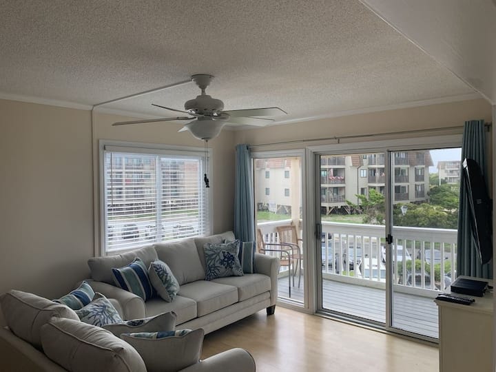 Beautiful Oceanfront Condo- Family Friendly Resort - Fort Macon State Park, Atlantic Beach