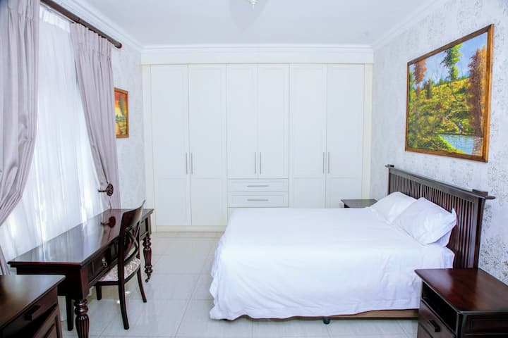 The Baobab Lux | Pool | Gym | Fast Wifi | Roma - Lusaka