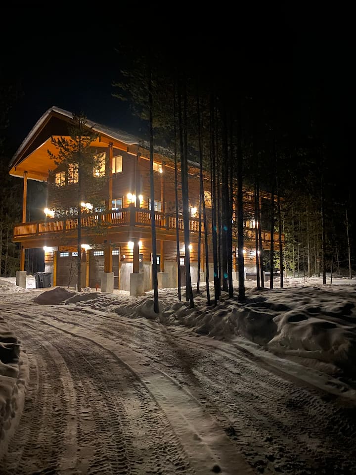 Hot Tub | Garage | Fire Pit - Blue Pine Retreat - Island Park, ID