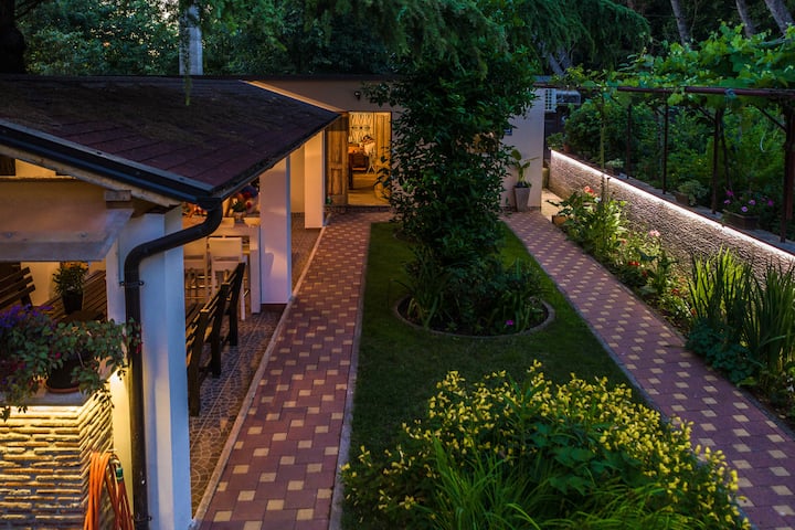 Apartment Leni Pula Centar 
Dvorište I Konoba - Pula