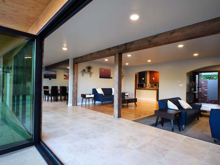 Amazing Modern Broadmoor Home, No Cleaning Fee ! - Colorado Springs, CO