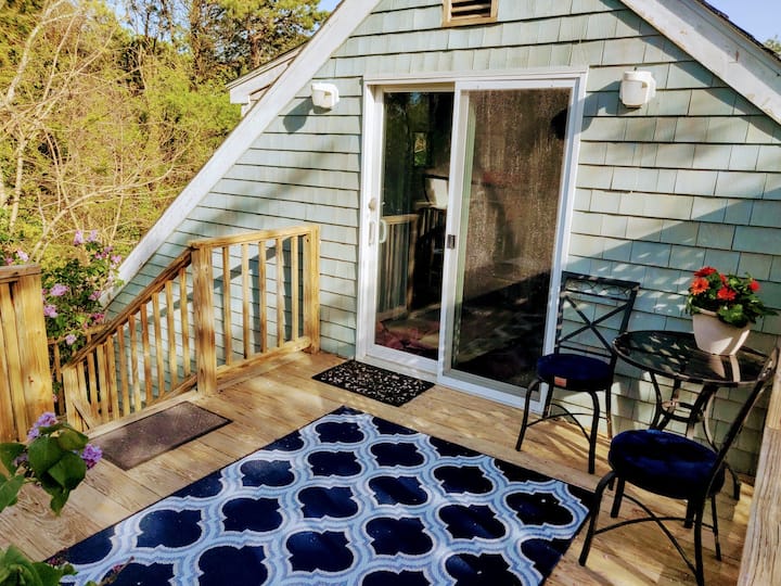 Sunny Private Studio Amazing Deck Kayaks & Kitchen - Oak Bluffs, MA