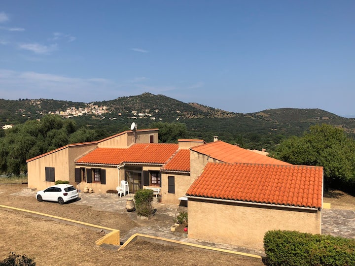 Villa De 250 M2 Centre Village, Jardin Plat 2200m2 - Calenzana