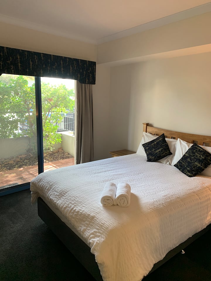 Fremantle  2 Bedroom Ground Floor Apt - Coogee