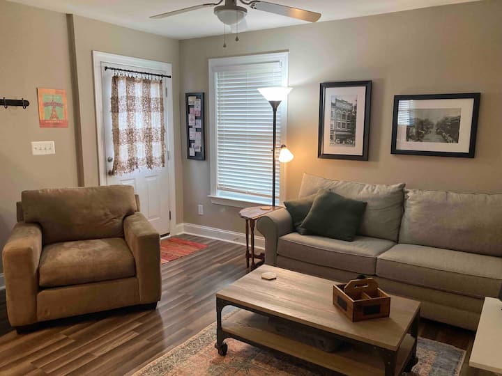 Quiet Studio Apartment/carriage House - Charlottesville, VA