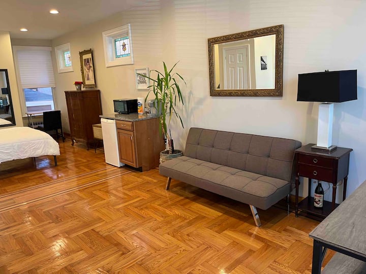 Spacious One Bedroom Suite Newly Renovated - Brooklyn, NY