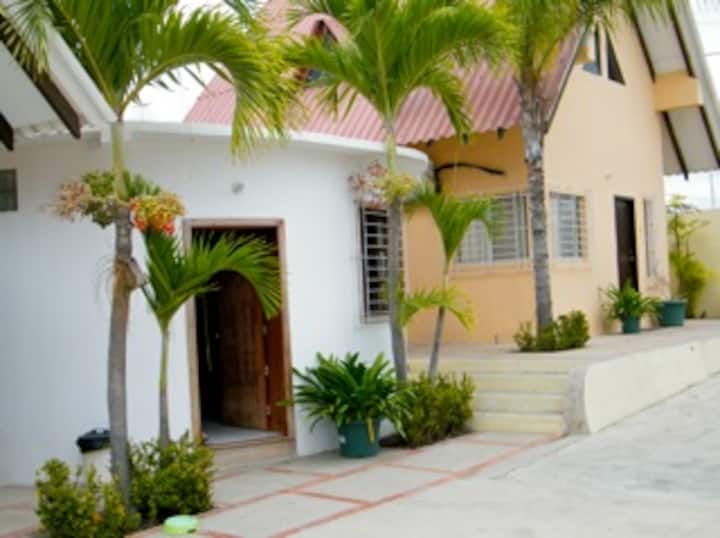 Eddie's  House - Ballenita