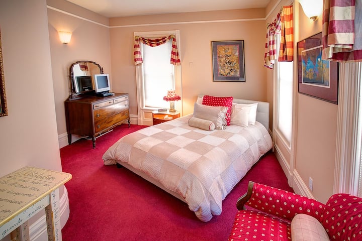 Room 4 Desert Sand - Door County, WI
