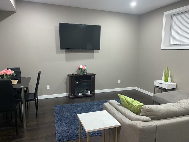 Cozy Basement Guest Suite With Private Entrance - Fort Saskatchewan