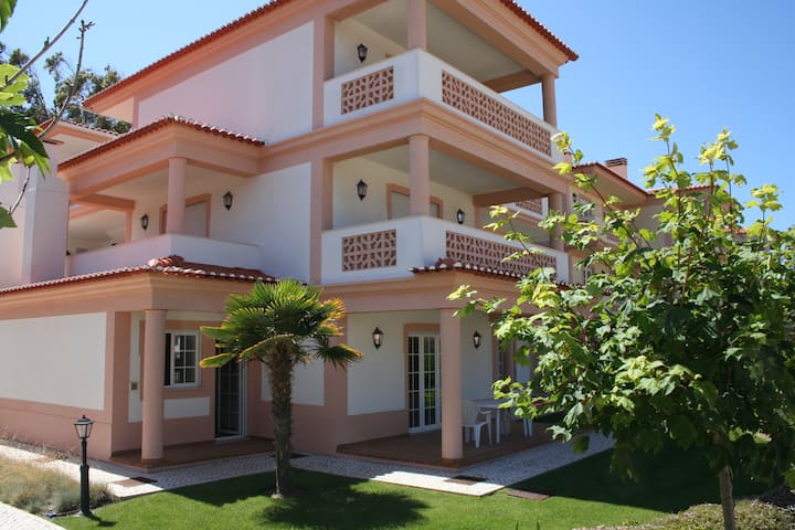 Ground Floor House With Garden - Praia Del Rey - Portugal