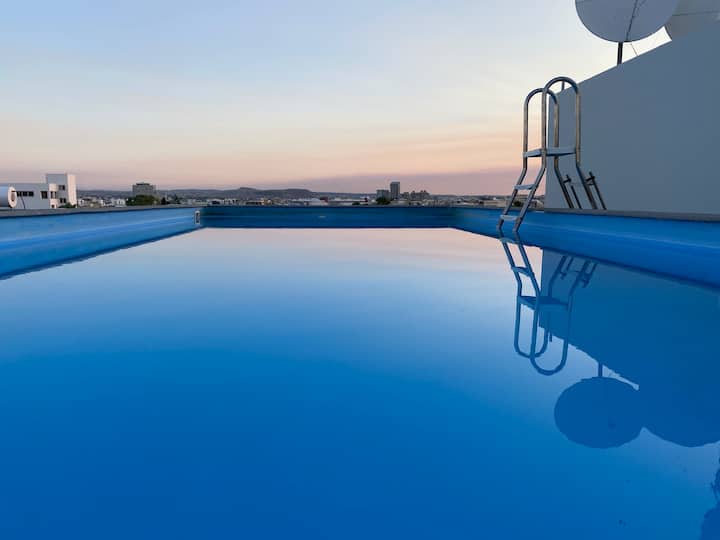 Stunning Downtown Loft With A Roof Pool - Larnaca