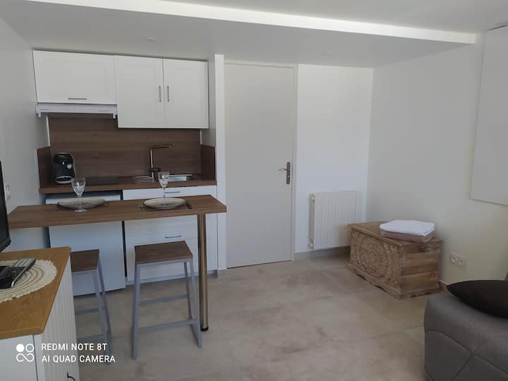 Studio Entrée Independante Ideal
Travail/ Loisirs - Fos-sur-Mer