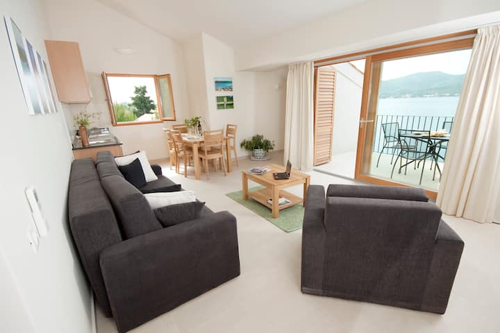 Eol (B3) - 2 Bedroom Apt With Balcony And Sea View - Korčula