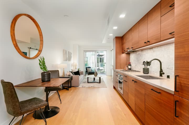 Konrad On The Park | 2 Bedroom Apartment - San Francisco, CA