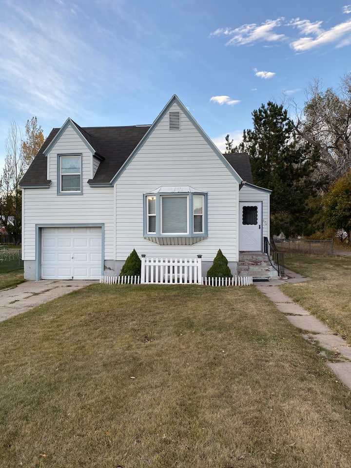 Homestead Charm-3 Bdrm; 2 Bath; Pet Friendly - Pocatello, ID