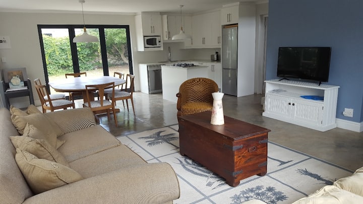 Modern 5b 4b House Close To The Sea, Views & Wifi - Struisbaai