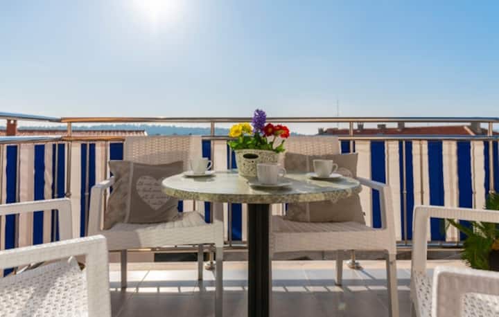 Three Bedroom Apartment In Makarska With Garage - Makarska