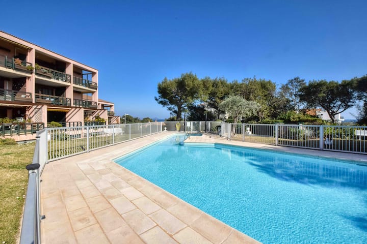Studio Avec Piscine Chauffée à 100m De La Mer - Plage de Saint-Aygulf